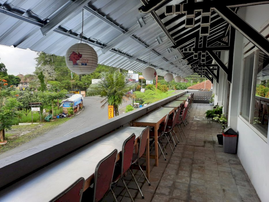 Jual Toko & Restoran, Hotel lokasi sangat strategis | IDRumah